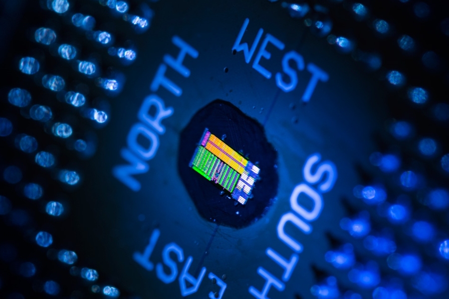 MIT Unveils Light-Powered Memory Chip 100x Faster Than Traditional ...