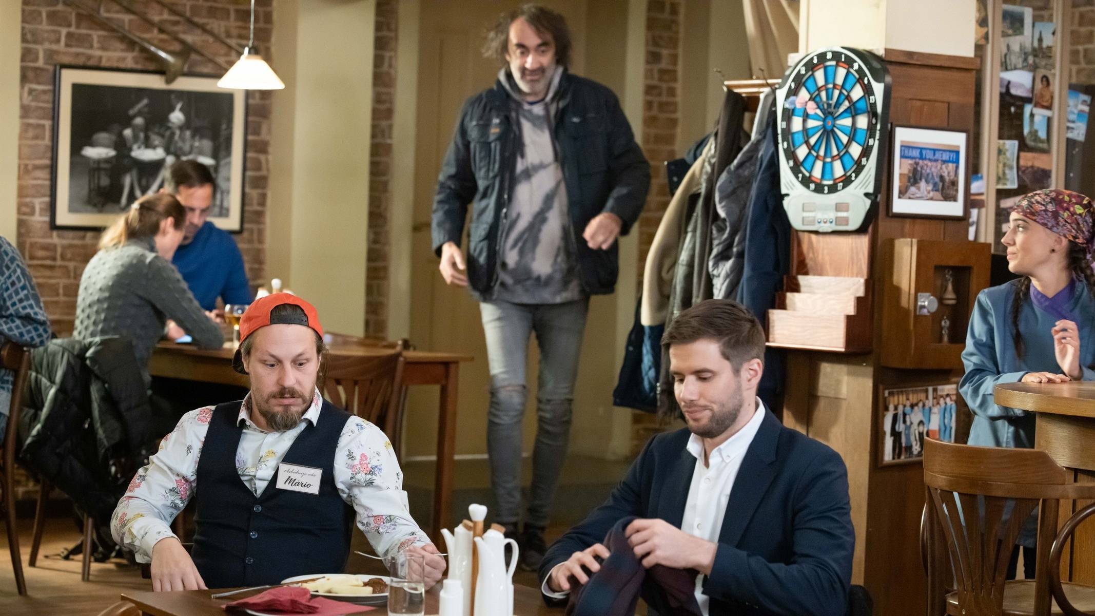 Ve středeční Ulici se Mário nacpe k prasknutí, štamgasti vynesou Johana ...