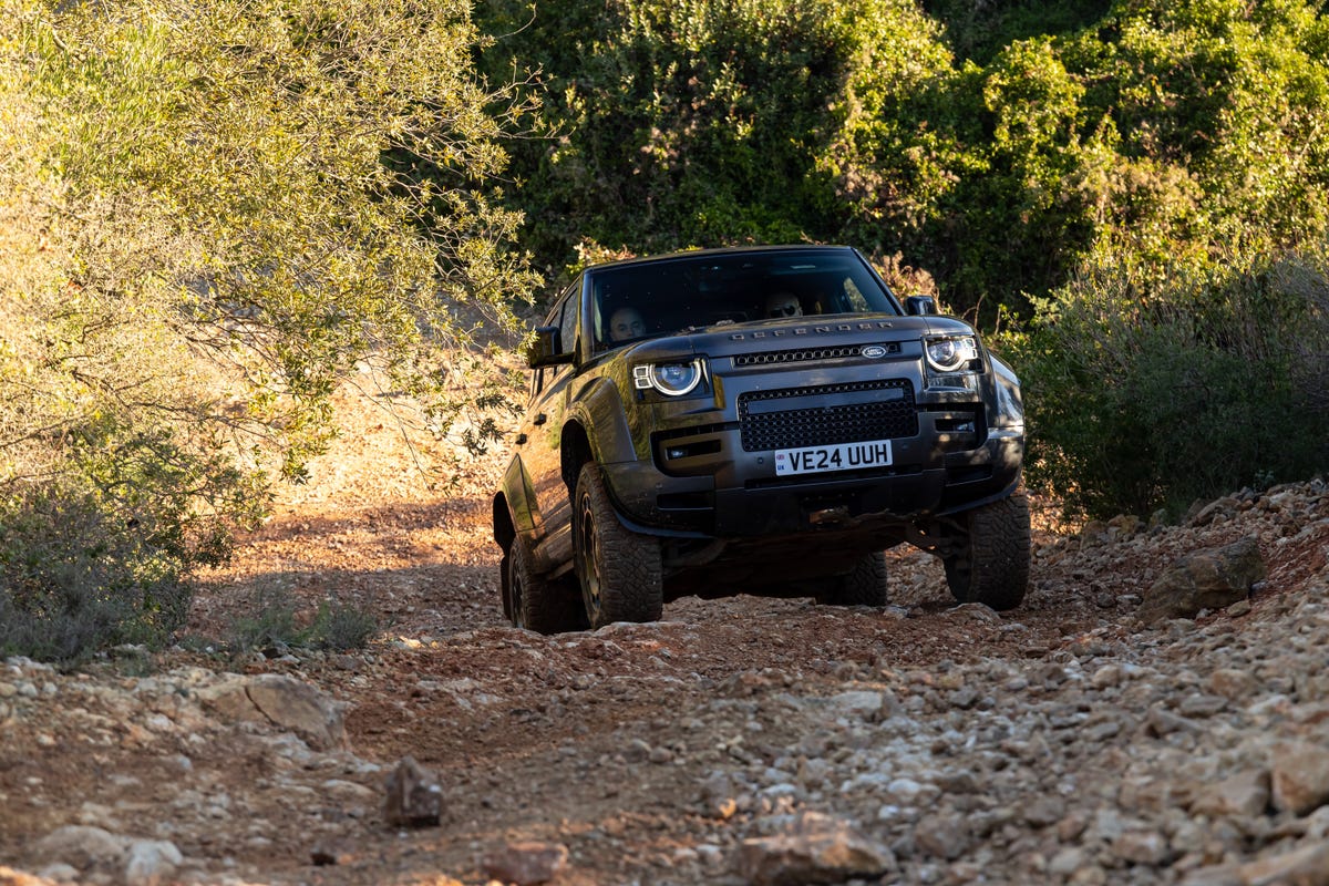 Land Rover Defender Octa: Gallery