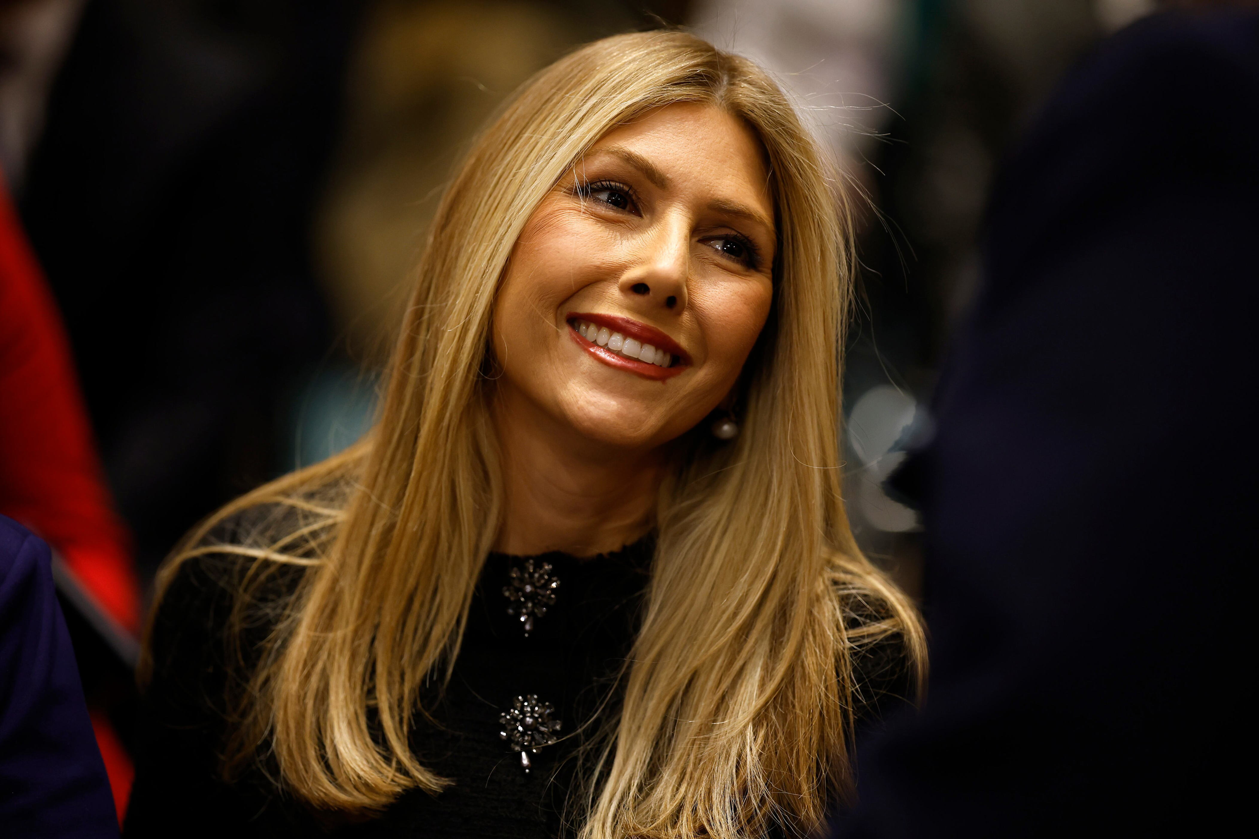 Jeanette Dousdebes Rubio, la influyente esposa de origen colombiano de ...