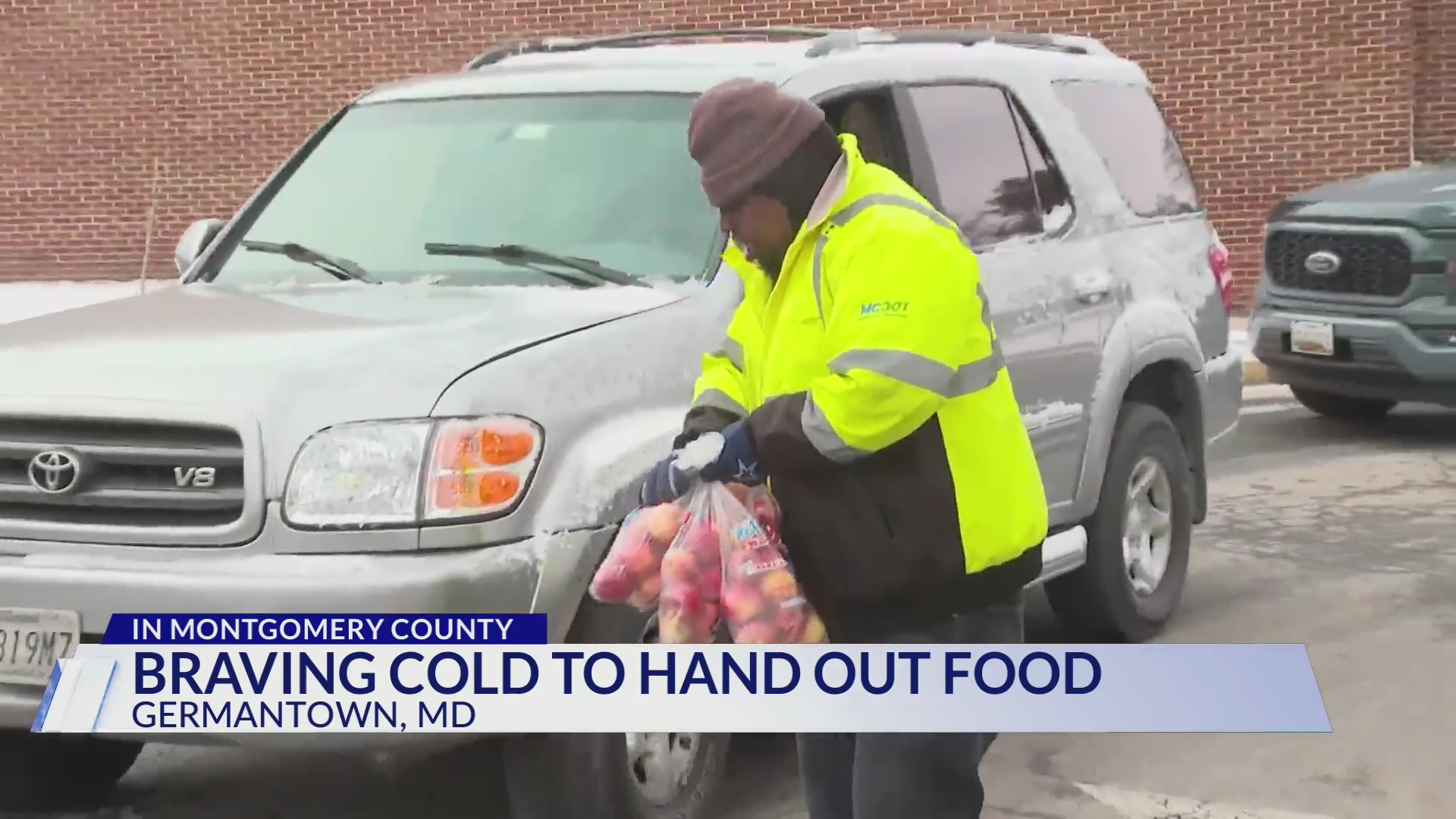 Braving extreme cold to hand out food