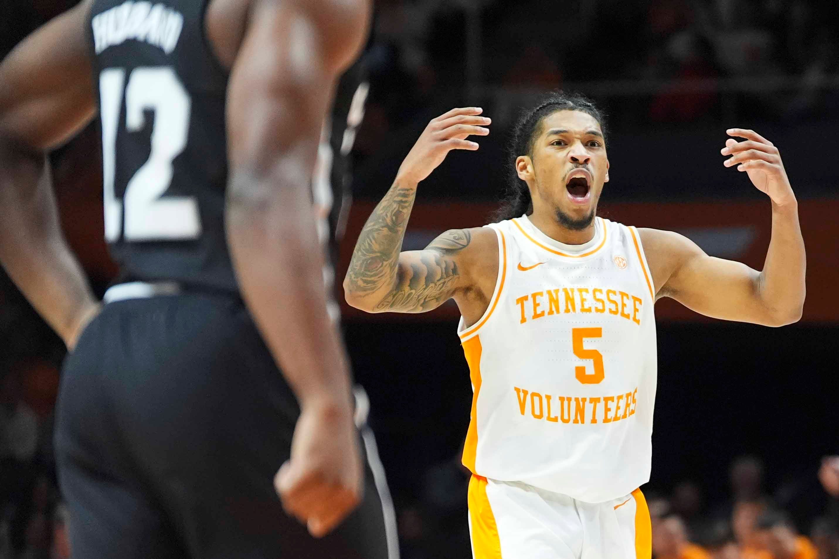 Zakai Zeigler returns for Tennessee basketball vs Kentucky after right ...