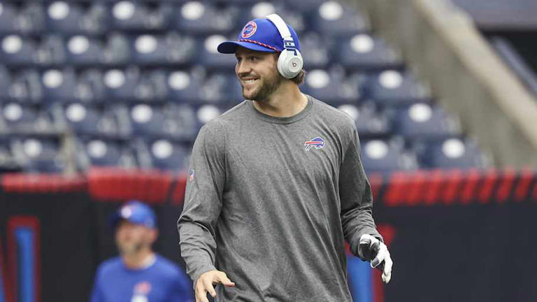 Hailee Steinfeld joins Josh Allen for adorable gender reveal moment ...