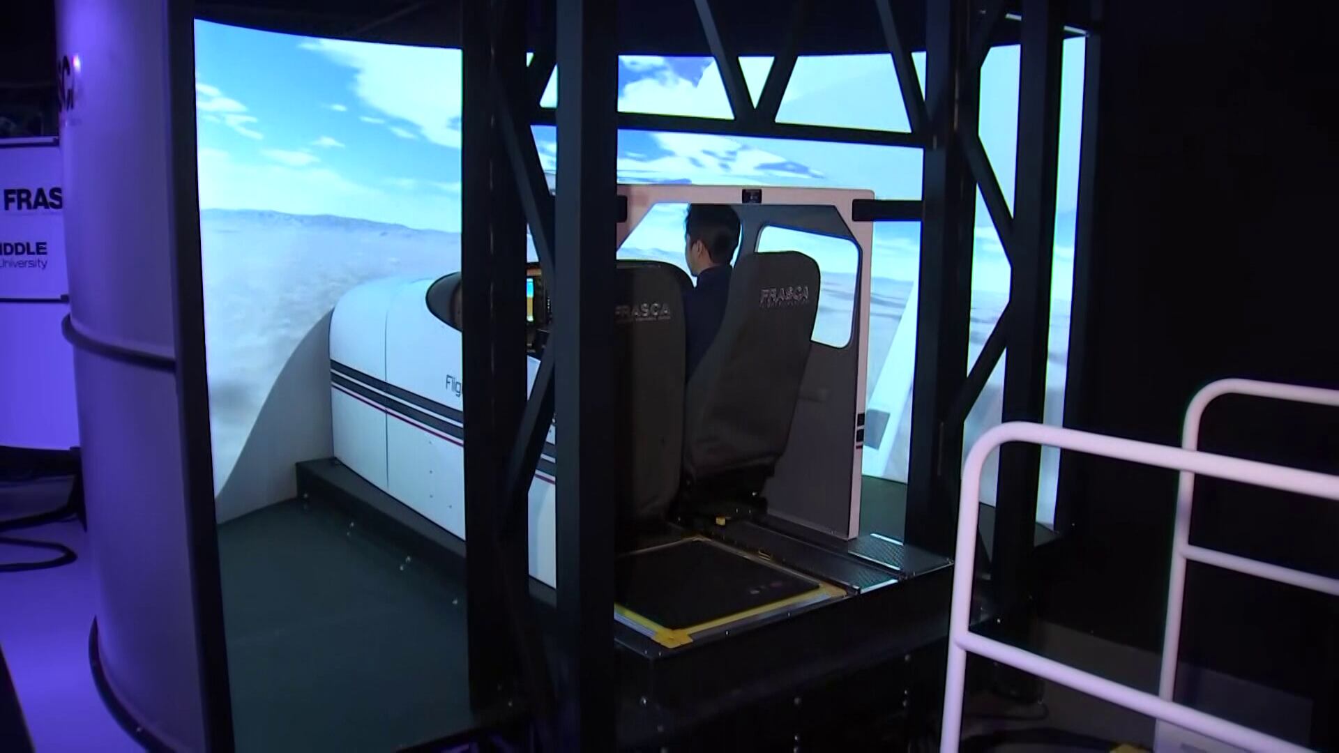 Embry Riddle uses new flight simulation center to prep students for Air ...