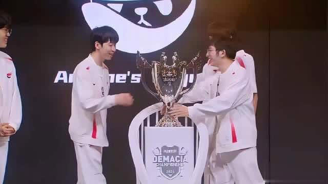 LOL：LPL首支淘汰队伍诞生！IG粉丝集体举报Doinb！