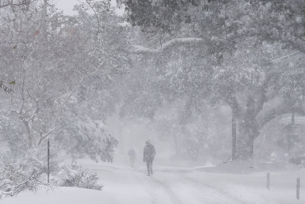A frigid storm drops rare snow on Houston and New Orleans as Florida ...