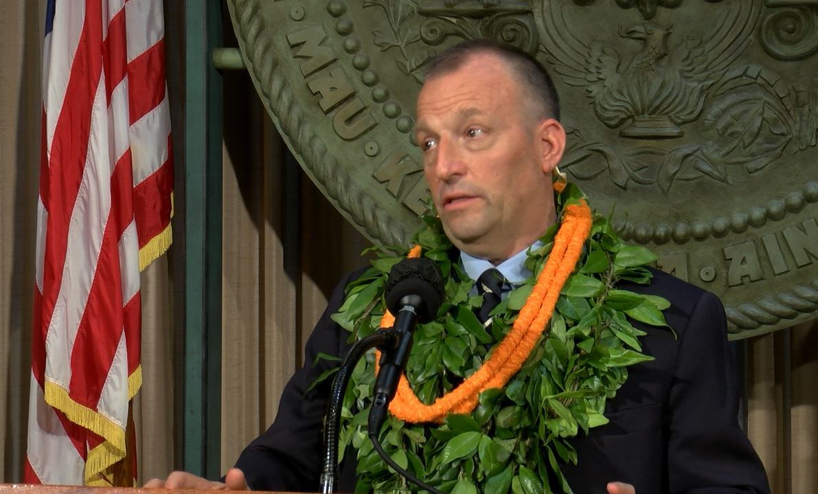 Hawaii governor ignores President Trump in speech, but prepares for ...