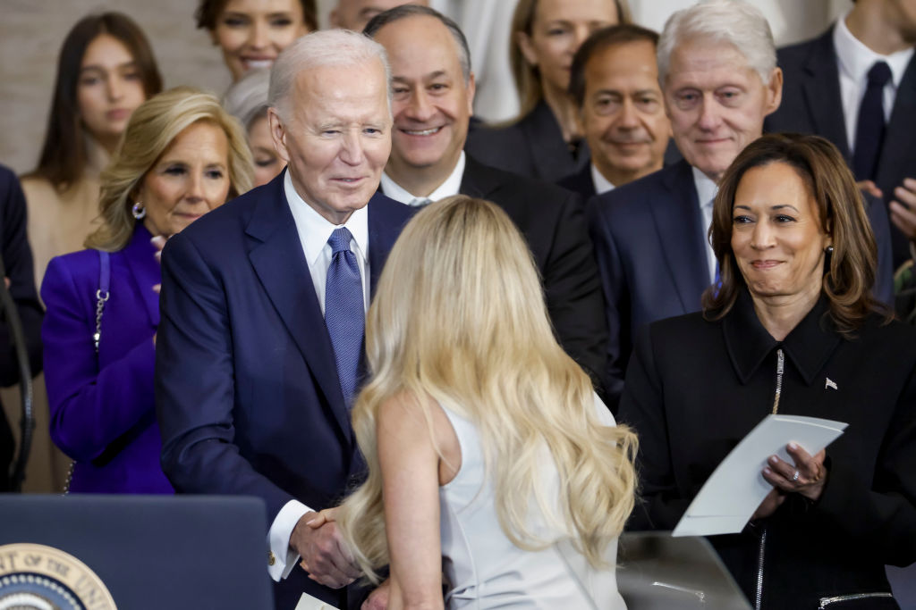 Did Carrie Underwood Snub Kamala Harris At The 47th Inauguration ...