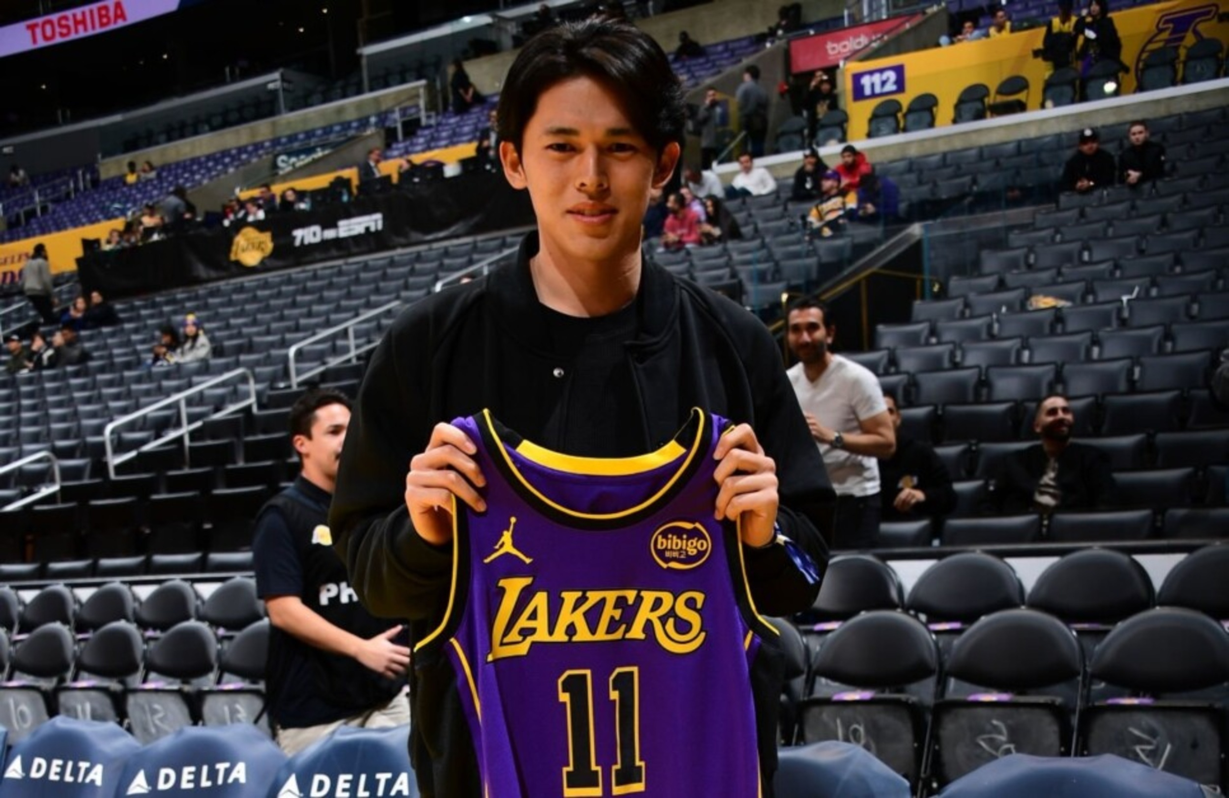 Roki Sasaki Meets LeBron James & Rui Hachimura At Lakers Game