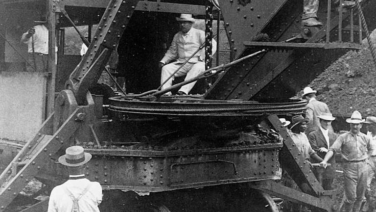 15 Impressive Facts About the Panama Canal