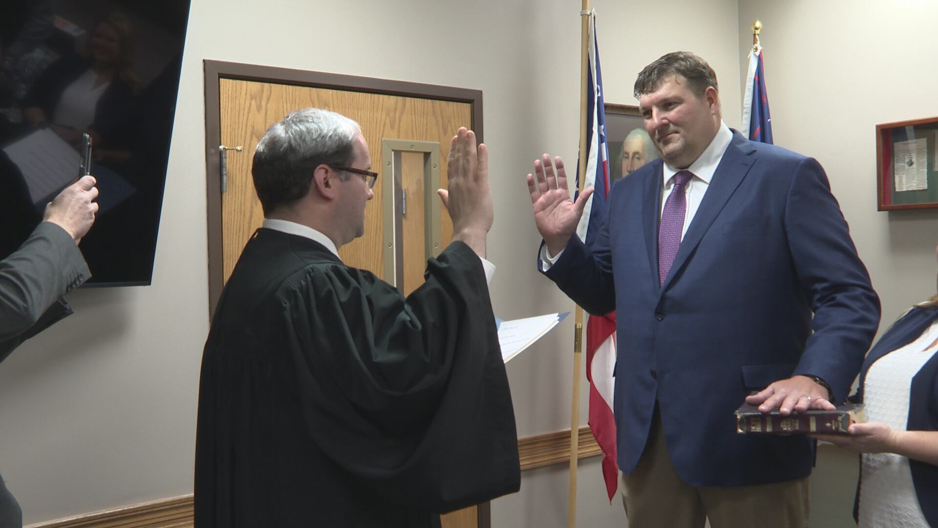 Eddie Place sworn in as Washington County Commissioner