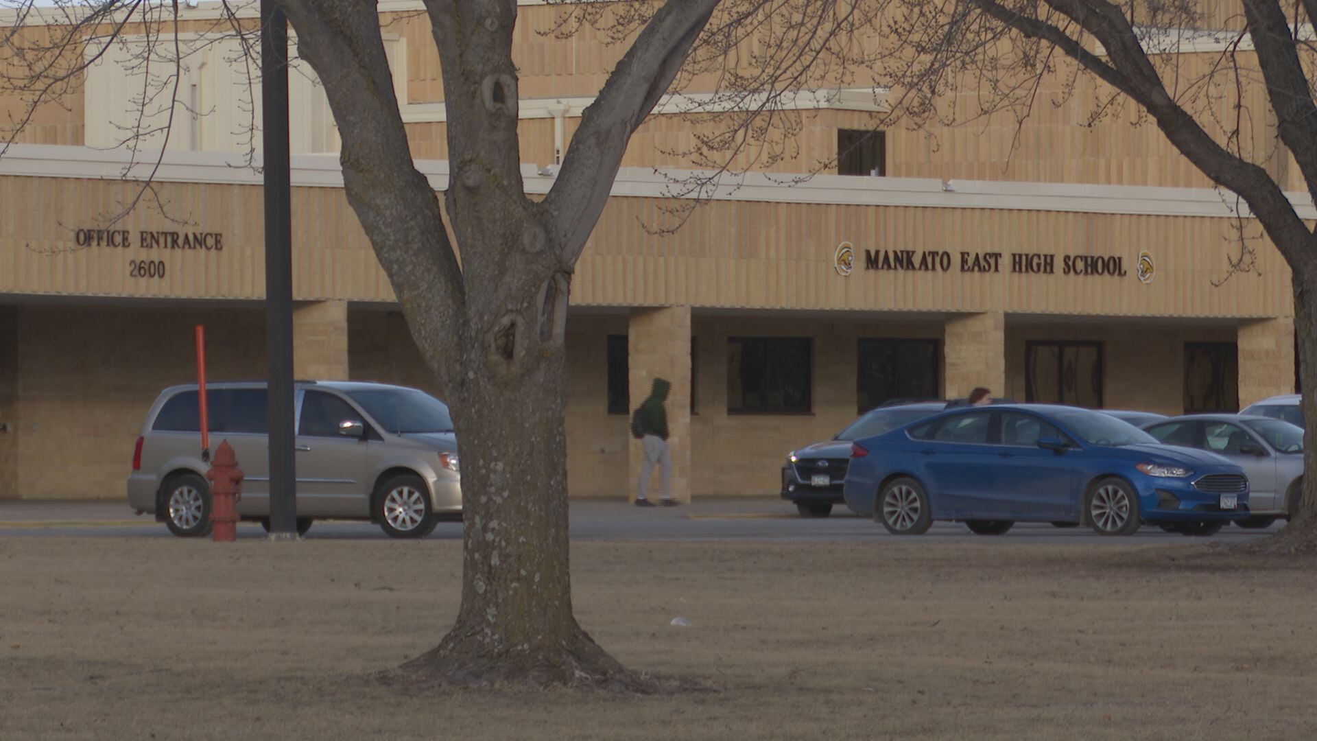 Cold temperatures cause school closures & delays