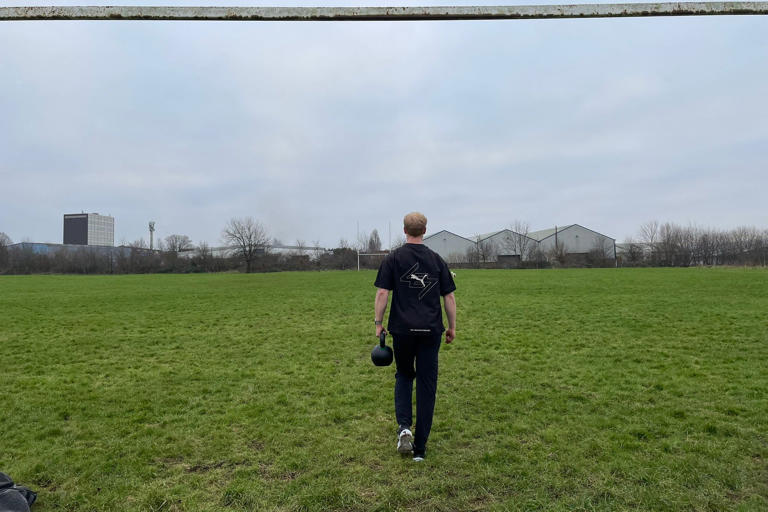 I tried an Arnold Schwarzenegger-approved kettlebell workout, and it ...