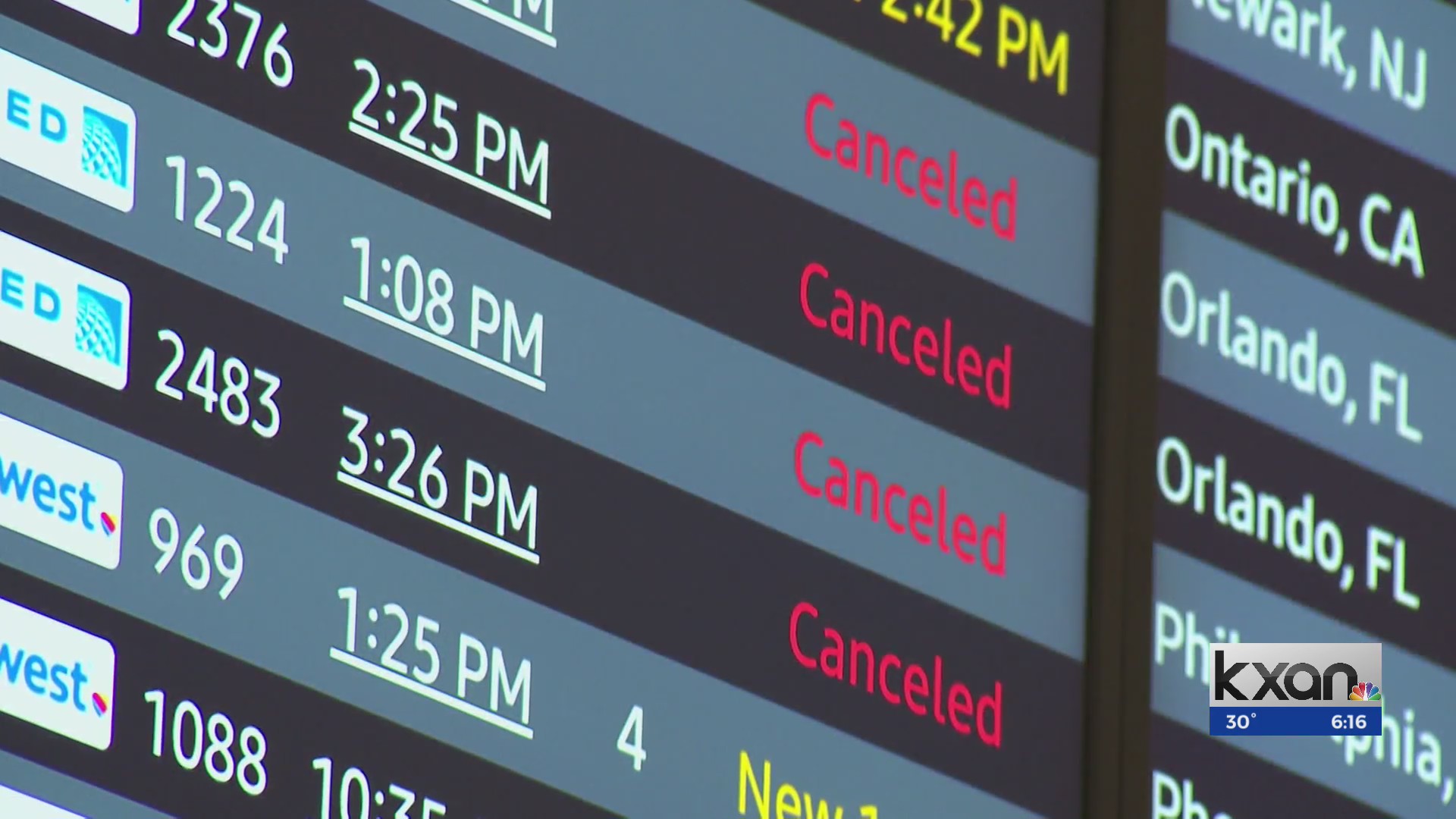 Snow, icy conditions impacting airport travel in Texas