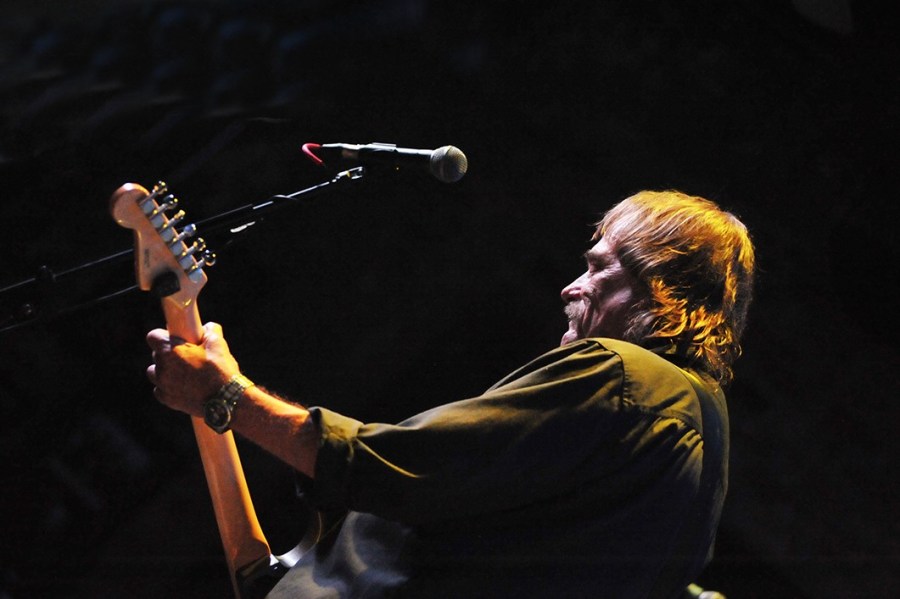 Lead singer of AA Bottom, Dean Faulkner, dies