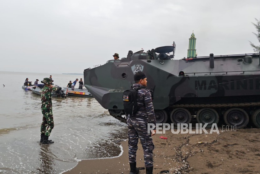 TNI AL Terjunkan Tiga Tank Amfibi Robohkan Pagar Laut Hari Ini