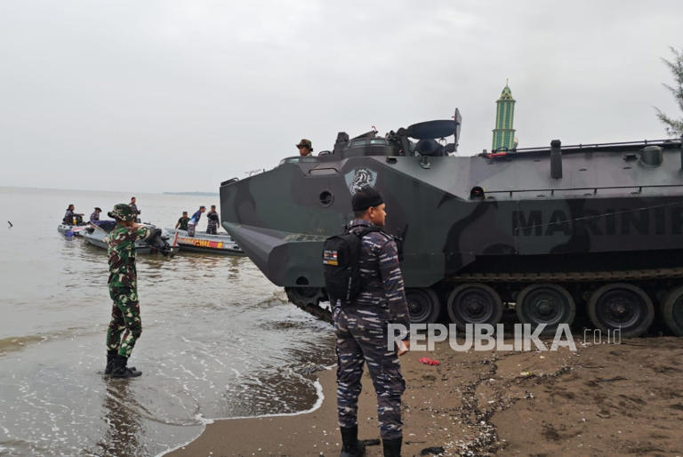 TNI AL Terjunkan Tiga Tank Amfibi Robohkan Pagar Laut Hari Ini