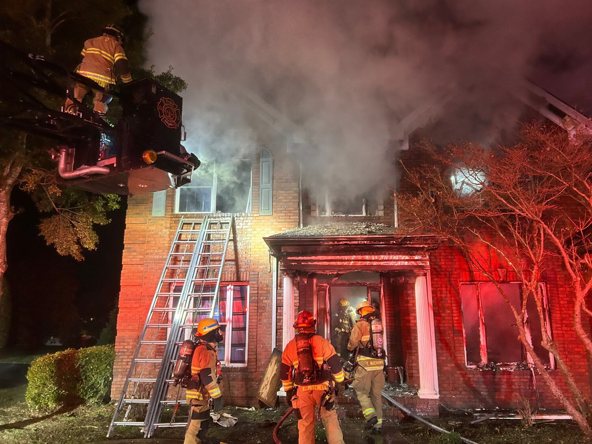Crews respond to Bowling Green house fire Crews respond to Bowling Green house fire