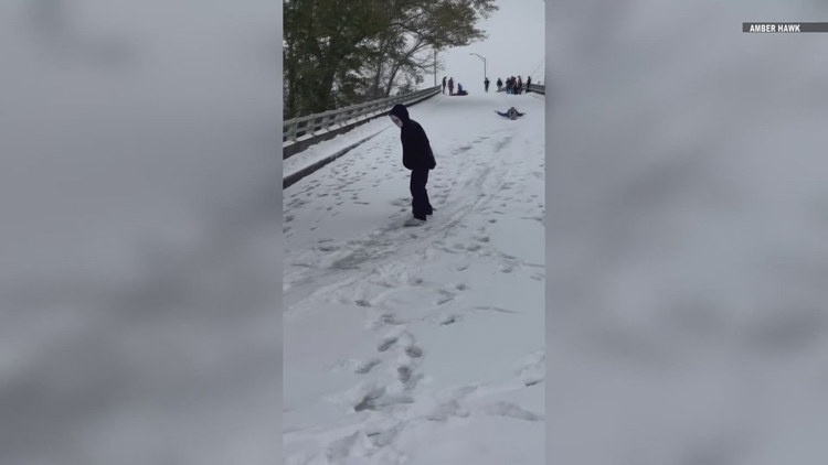 Southeast Texans make the most out of rare snowstorm