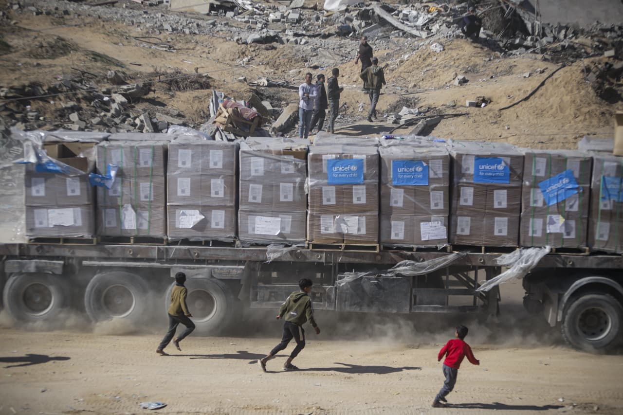 Aid Is Rushing Into Gaza While the Cease-Fire Holds