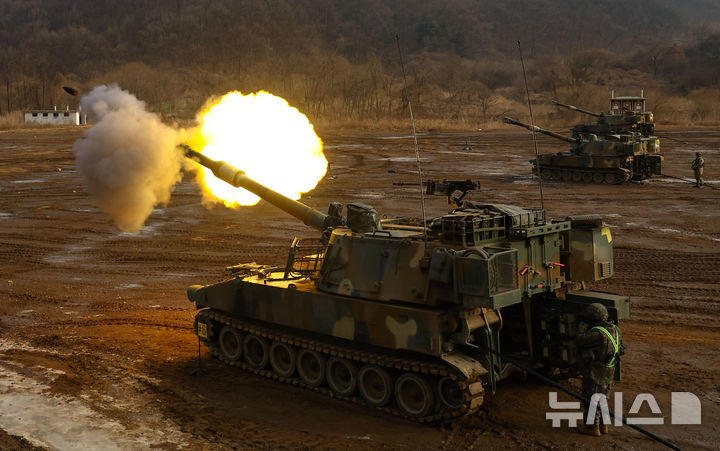 「1発必中」 K55A1自走砲の砲撃訓練