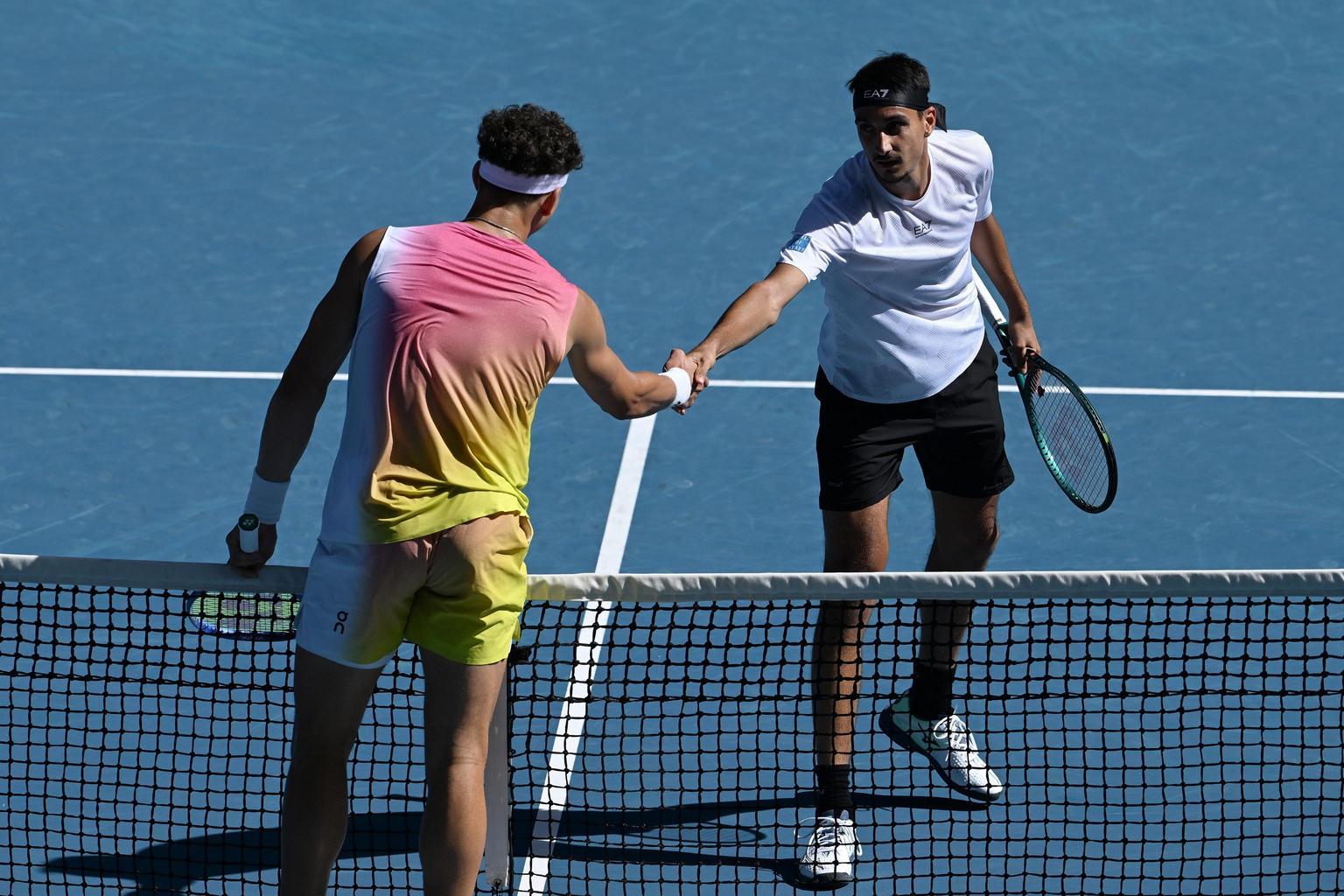 Sonego, l’incredibile volée con la palla che torna indietro non basta ...