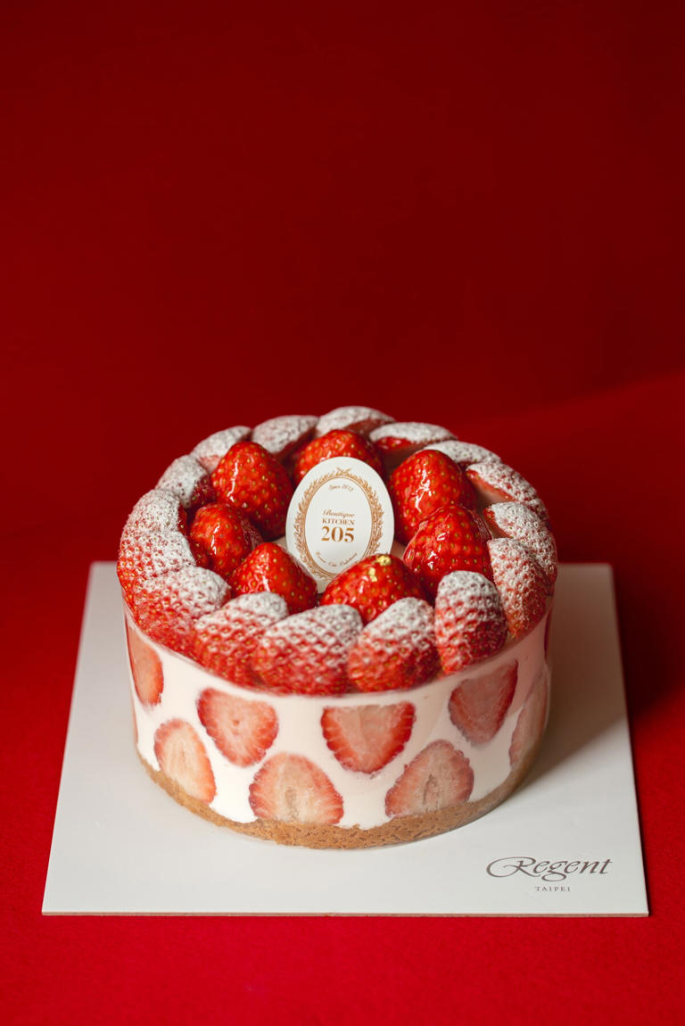 台灣吃得到！草莓季甜點：韓國KITCHEN205草莓蛋糕快閃、LADY M 「草莓起司千層蛋糕」