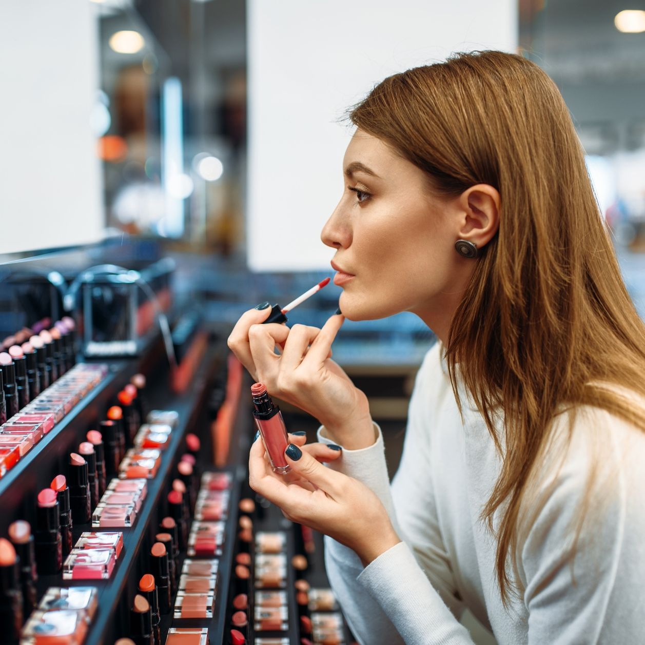 Cette couleur de maquillage "ringarde" fait un retour surprise dans les ...