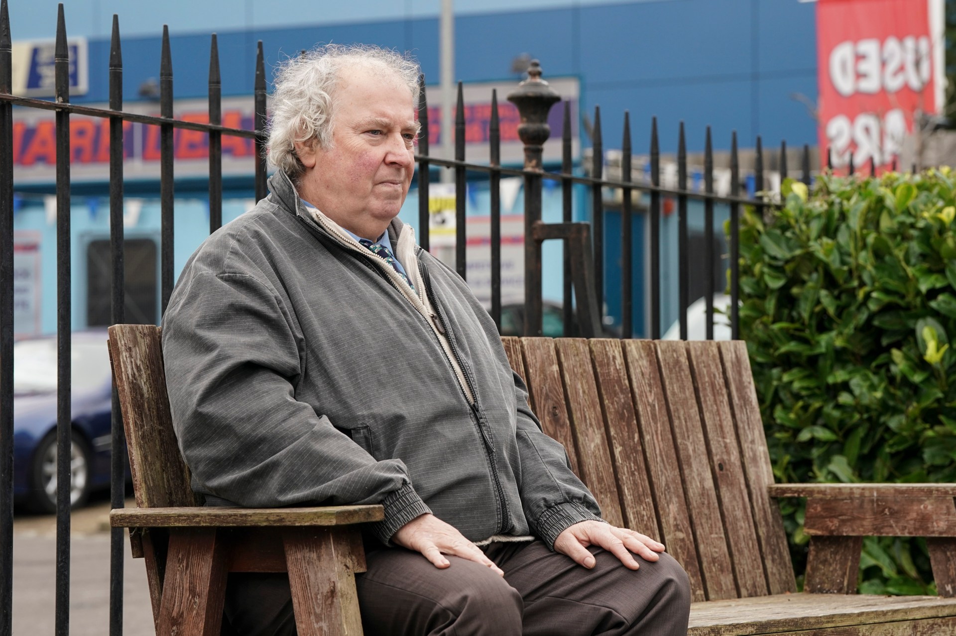 Nigel issues huge apology in EastEnders after exposing Phil's secret