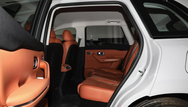 中型SUV12.88万元起售！轴距2825mm，两套动力可选，全系还配智驾