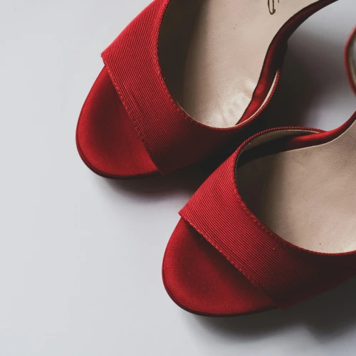 Rekomendasi Sepatu Merah dari Brand Lokal untuk Imlek 2025