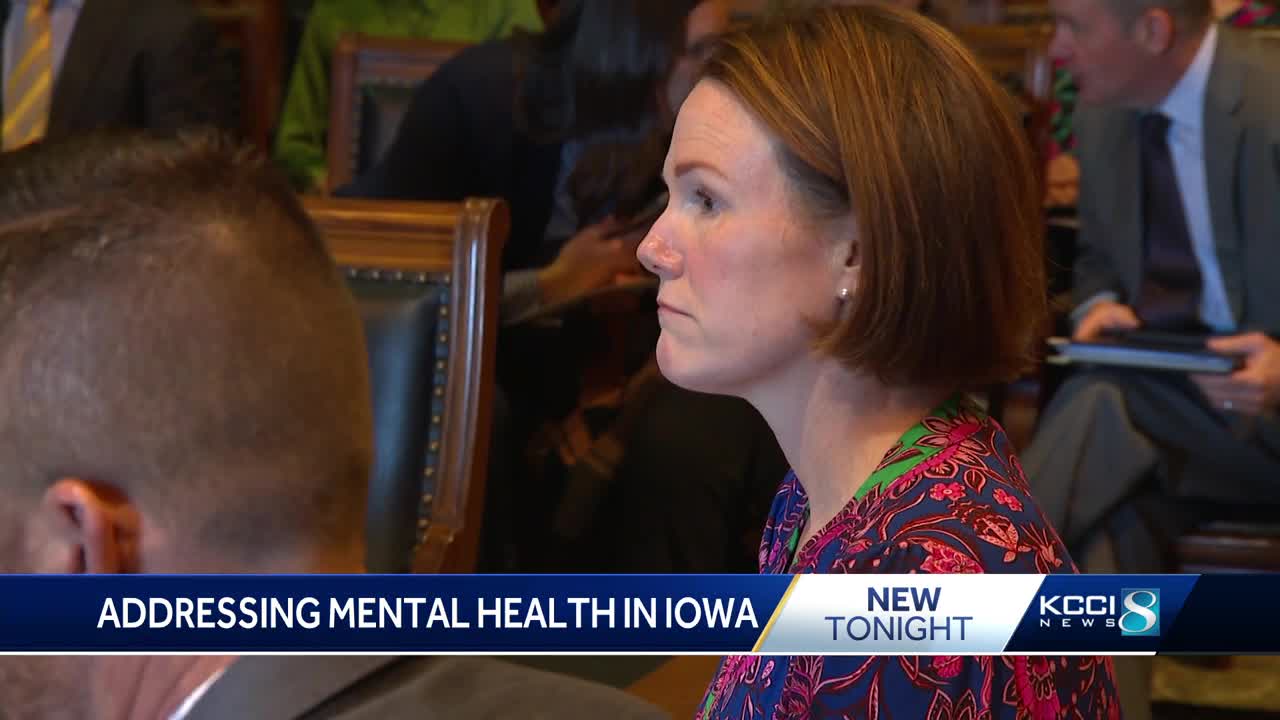 Iowa HHS director supports governor's proposed cellphone use legislation