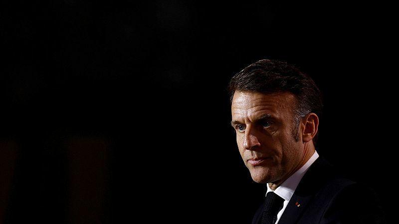 Emmanuel Macron calls for young volunteers to 'reinforce' French army Emmanuel Macron calls for young volunteers to 'reinforce' French army