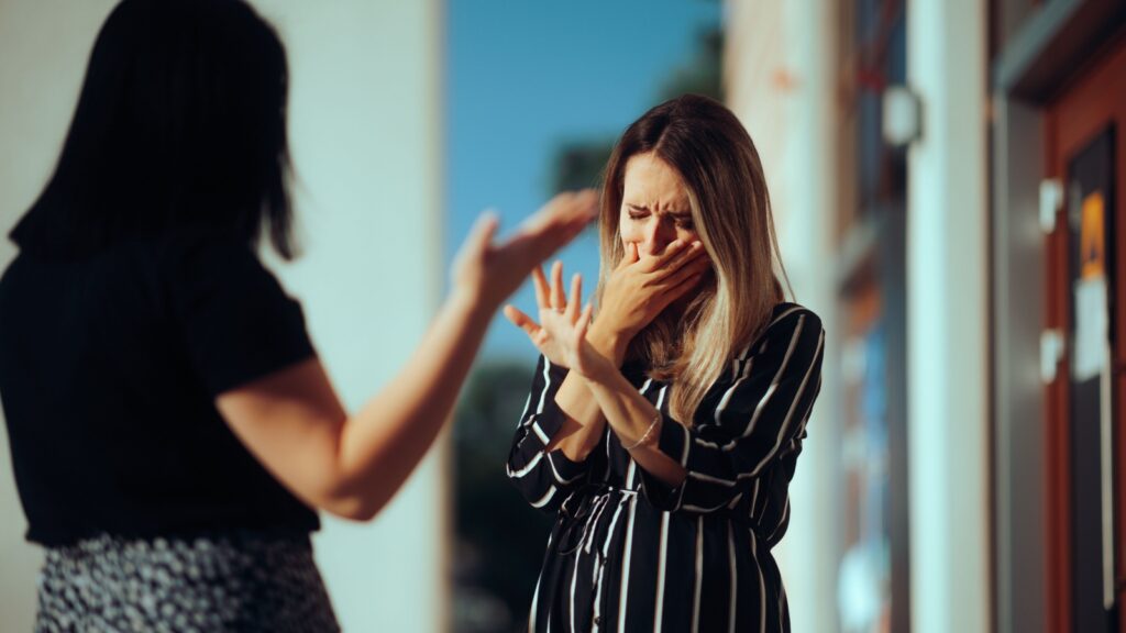 18 Reasons Siblings Grow Apart Through the Years