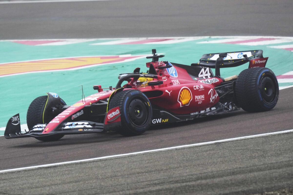 F1, Hamilton debutta con la Ferrari: primi giri in pista a Fiorano