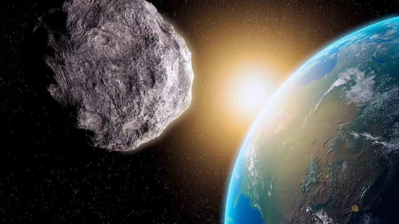 Is Earth in danger? 160-foot asteroid to make a close pass—THIS is what ...