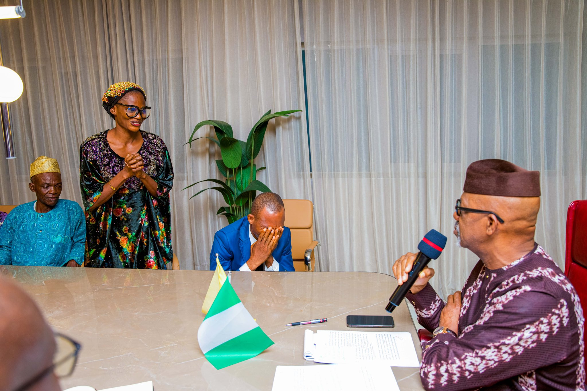 Abiodun rewards Global Teacher Prize finalist Kayode Adewale with ₦5m ...