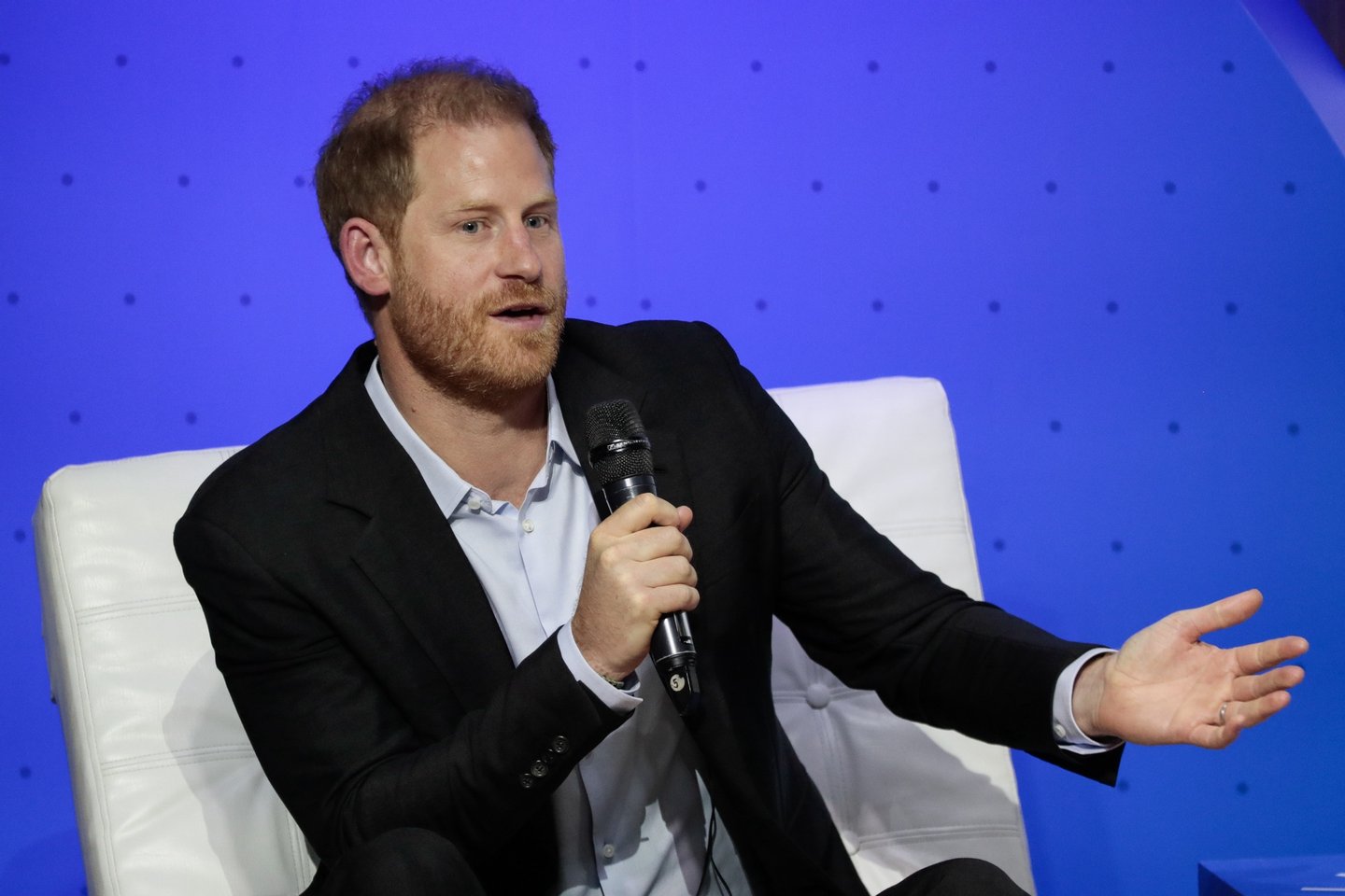 Harry deixa associação entre acusações de racismo