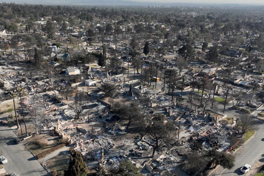 Hughes fire explodes north of Castaic, forcing evacuations