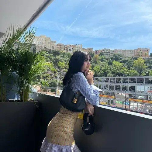 8 Gaya Liburan ala Lisa BLACKPINK yang Cantik