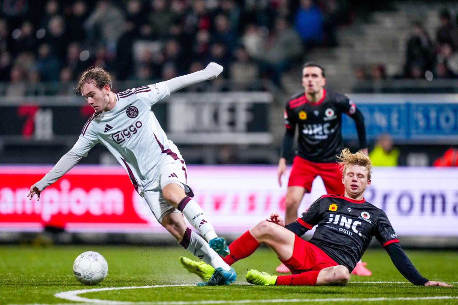 'Verkuijl tekent spoedig voor meerdere jaren bij; Ajax rond met Nash ...