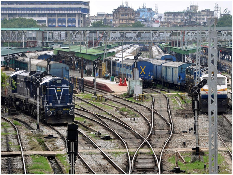 8 dead after passengers jump off from Pushpak Express amid rumors of fire