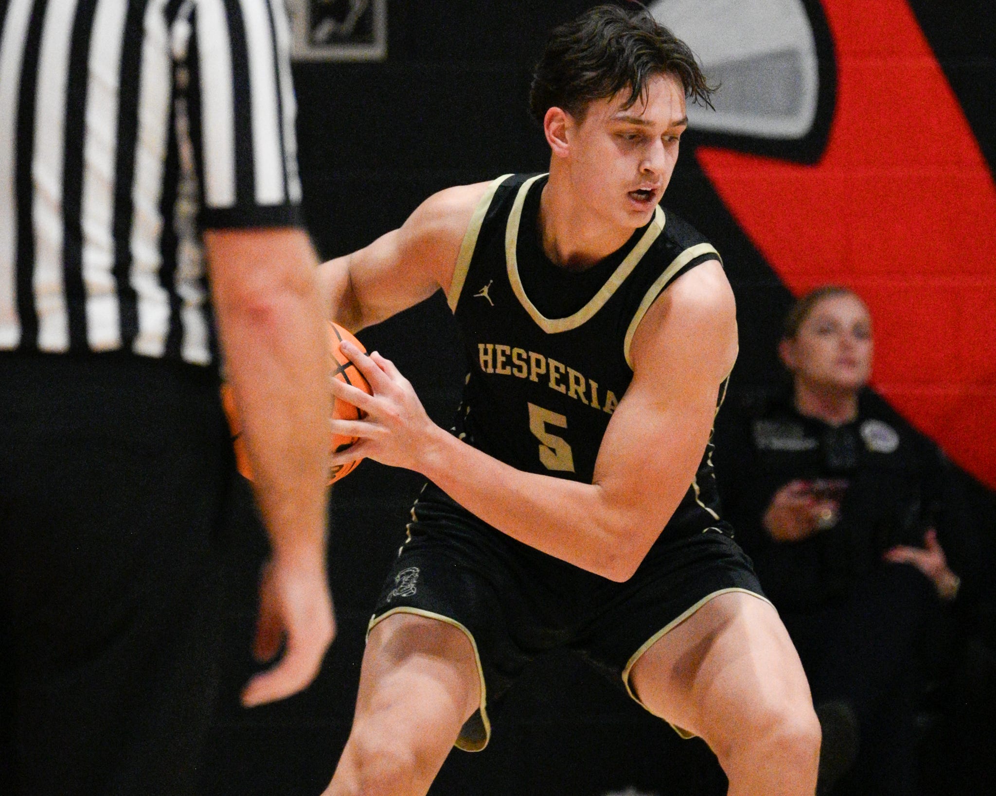 Oak Hills basketball helps Mark Jones beat former teammates at Hesperia