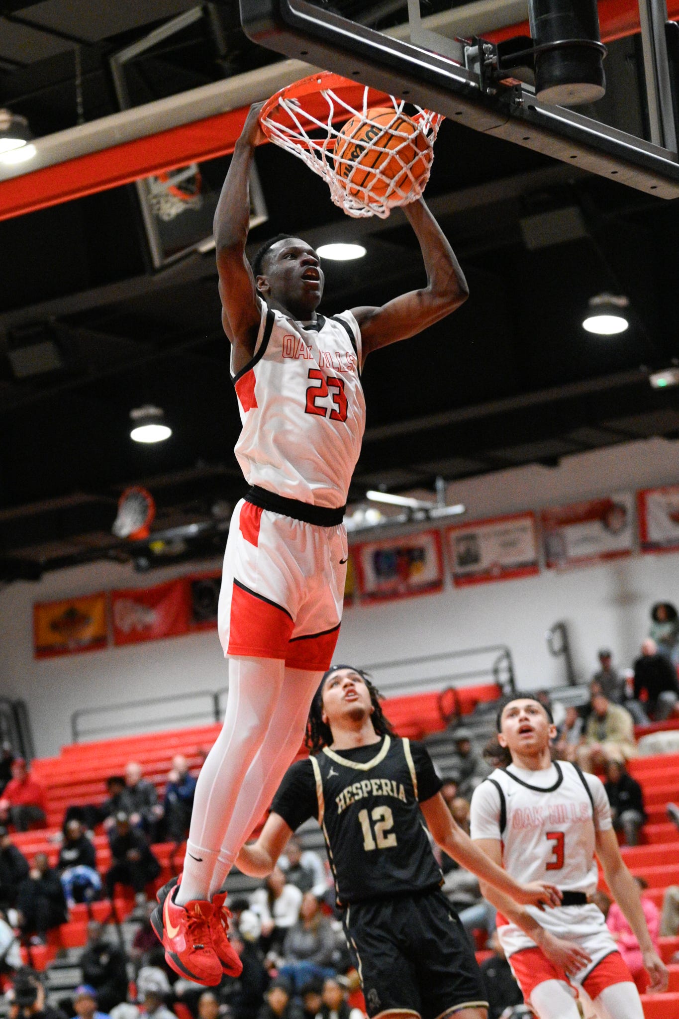 Oak Hills basketball helps Mark Jones beat former teammates at Hesperia