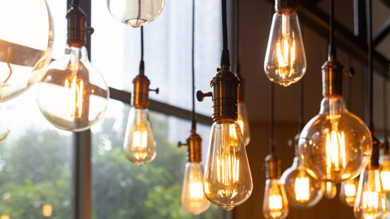 The Once-Popular Lighting Choice That's Looking Very Dated (& How To ...