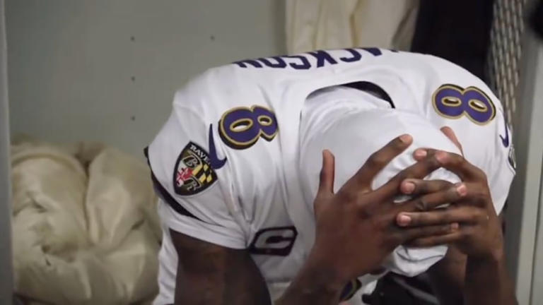 Cameras Caught Lamar Jackson's Heartbreaking Locker Room Reaction to ...