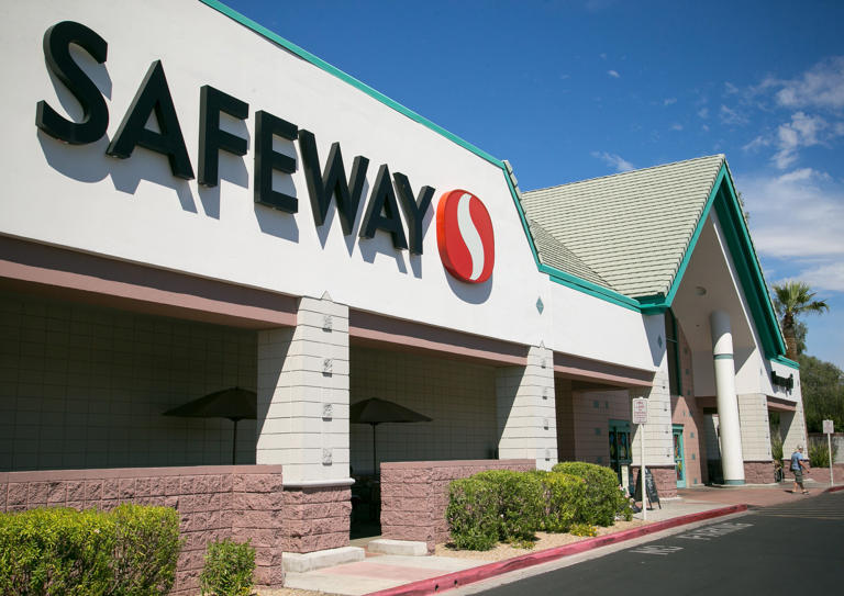 Albertsons laying off 225 Safeway administrative workers in Phoenix in ...