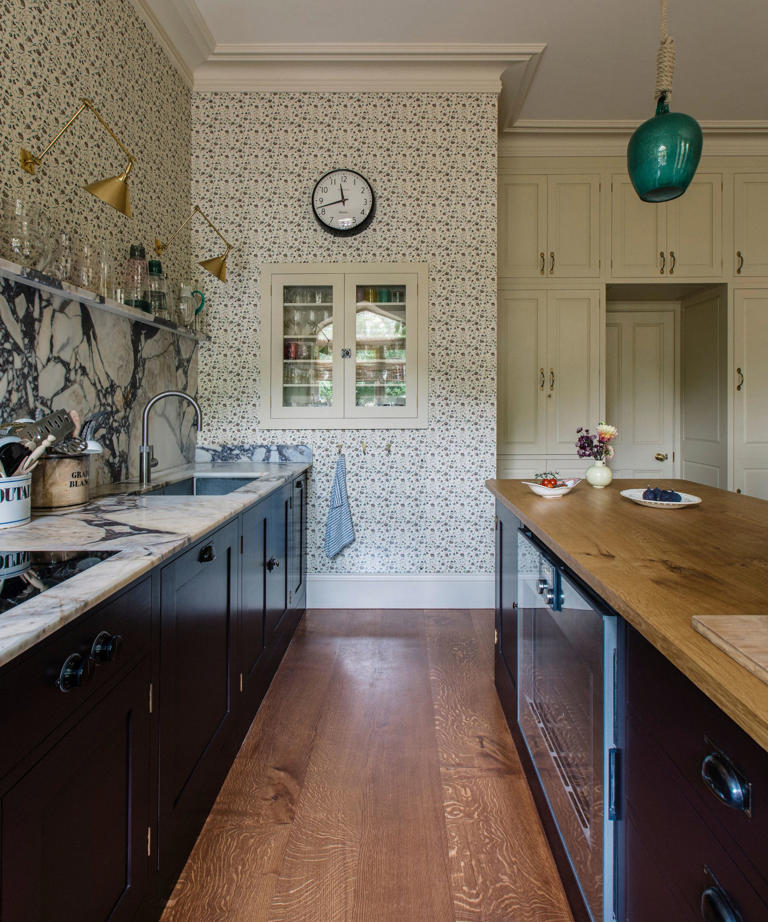 It's hard to make wallpaper work in a kitchen – but this stylish ...