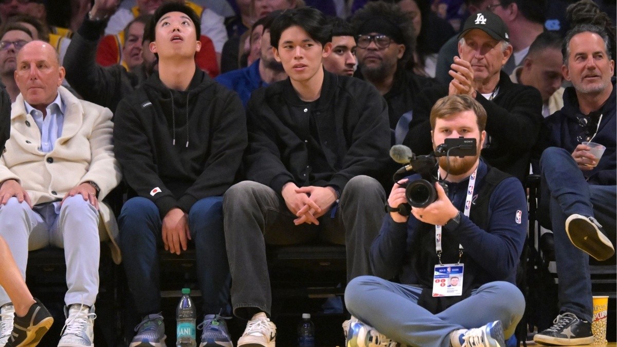 MLB: Who wouldn't want to be a Dodgers fan? LeBron James greets Roki ...