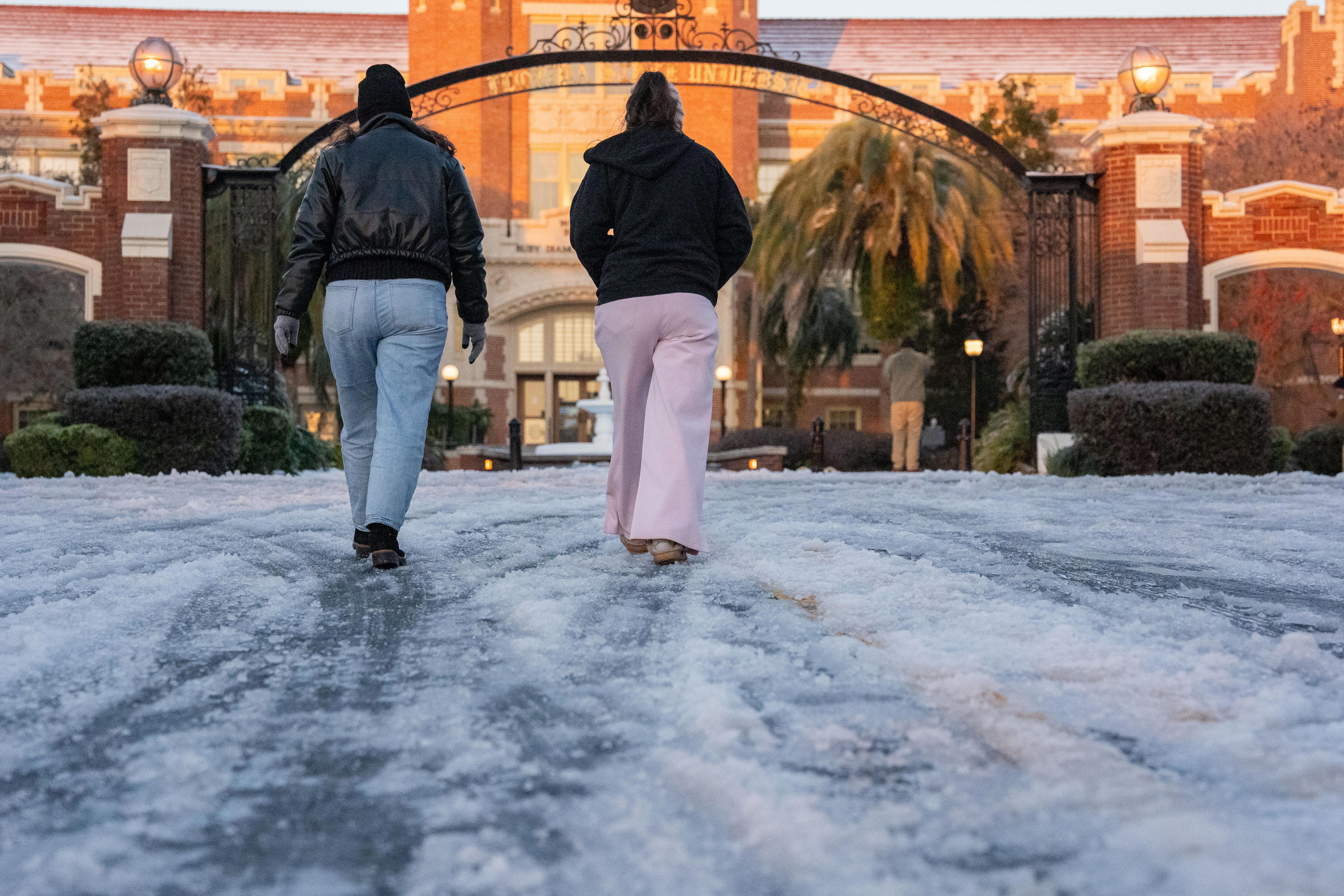 Historic snow fall in Tallahassee gives FSU, FAMU students an ...